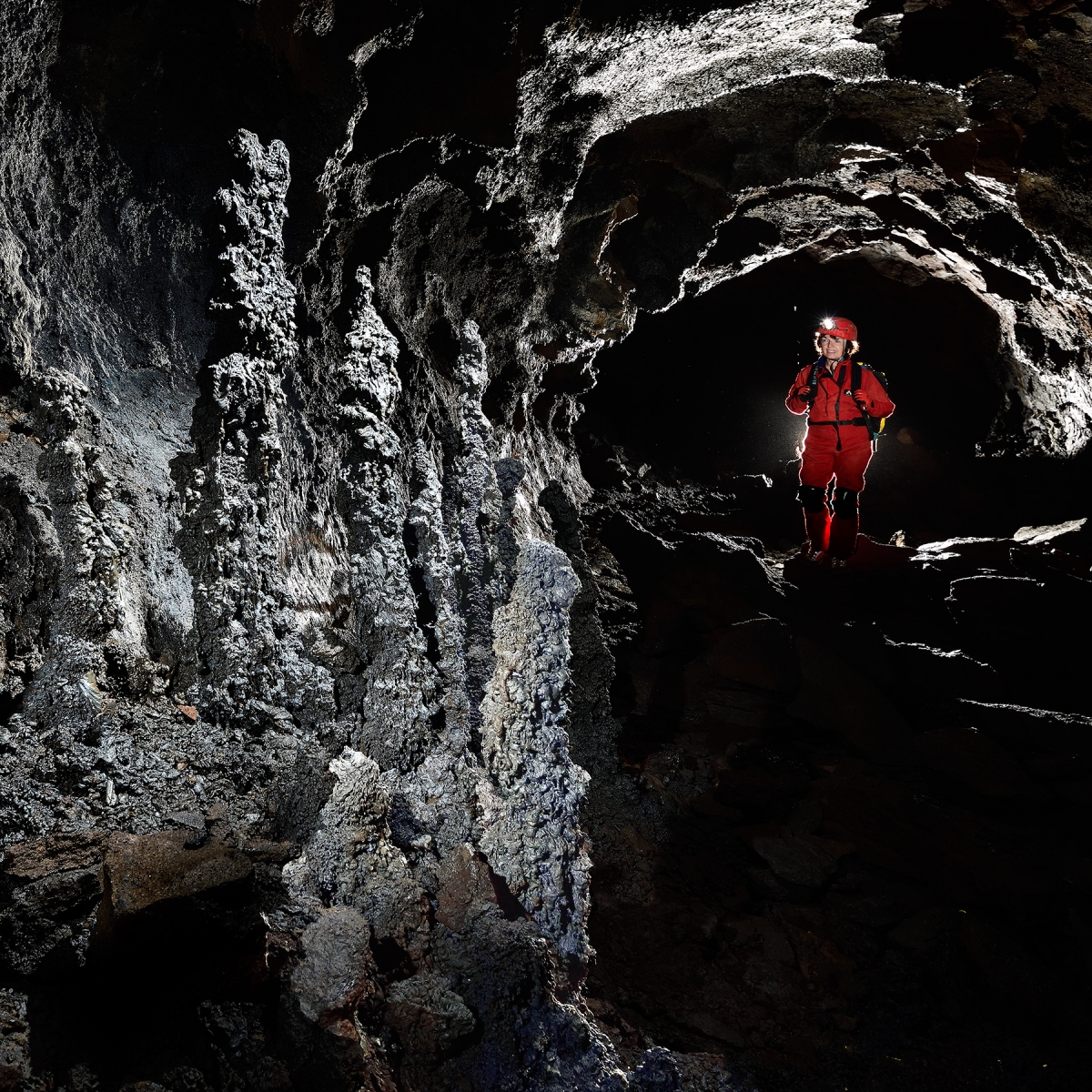 Photo Mont Fuji lava tube (Mont Fuji, Japon) - Groupe de stalagmites de ...